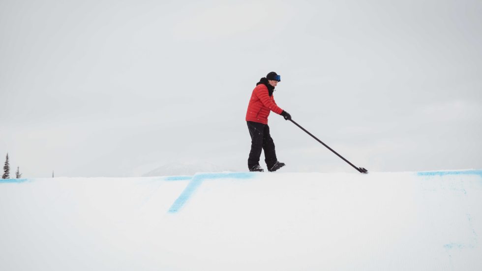 6 Tips to Shovel Snow Safely - ApexNetwork Physical Therapy